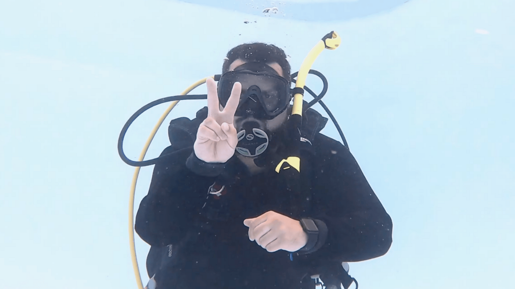 25 Scuba Hand Signals Every Diver Must Know - Airkayaks