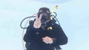 25 Scuba Hand Signals Every Diver Must Know - Airkayaks