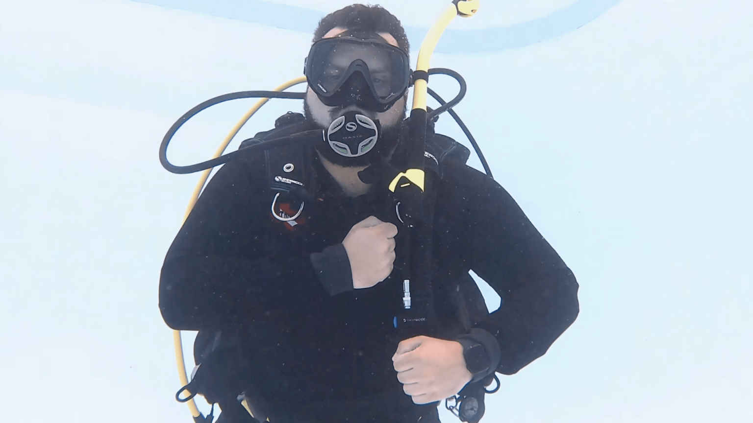 25 Scuba Hand Signals Every Diver Must Know - Airkayaks