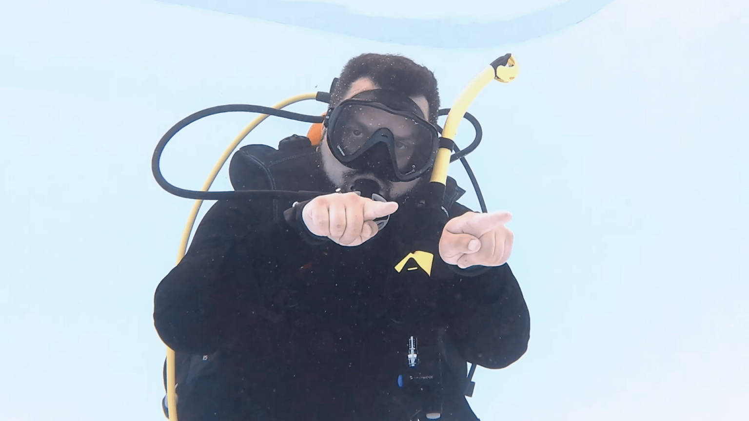 25 Scuba Hand Signals Every Diver Must Know - Airkayaks